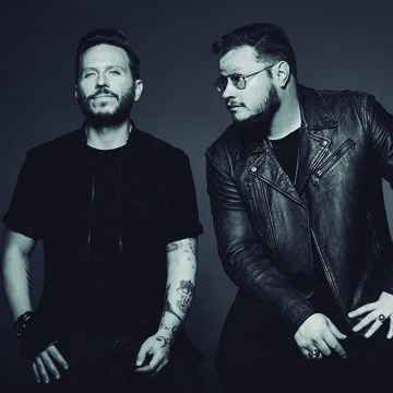 Sin Bandera Concert Tickets | Tour Dates 2025/2026